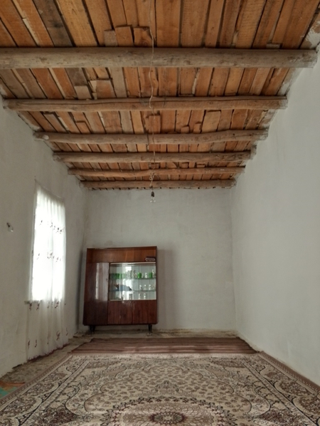 Hovli sotiladi 8 sotix 6xona