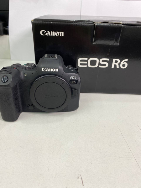 Canon RF R6 + RF 50 mm 1.8