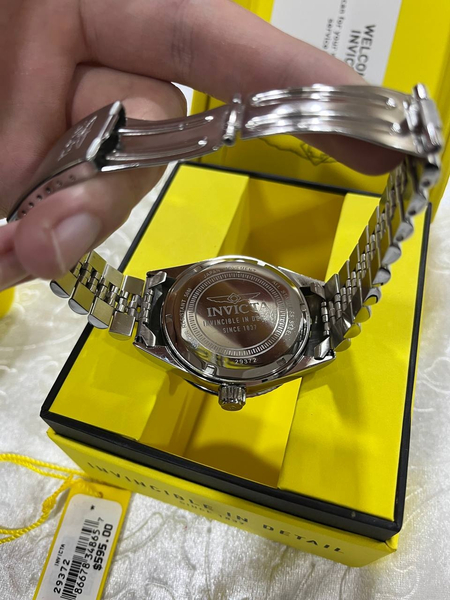 Часы INVICTA мужские.