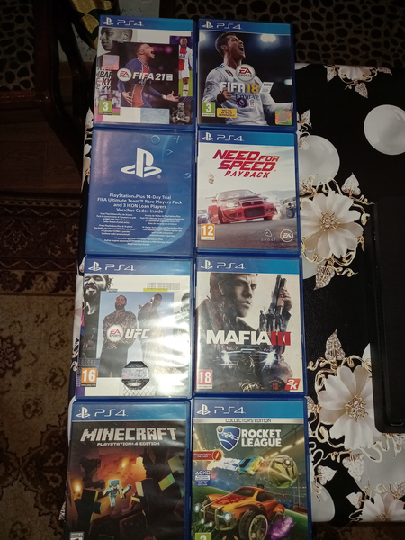 Продаётся PlayStation 4