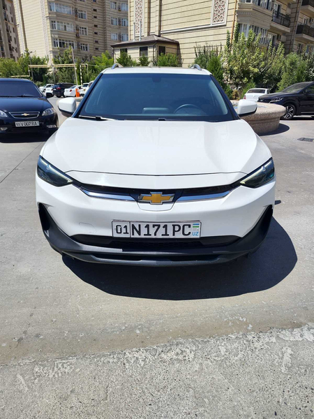 Chevrolet Menlo электромобиль белый 2021