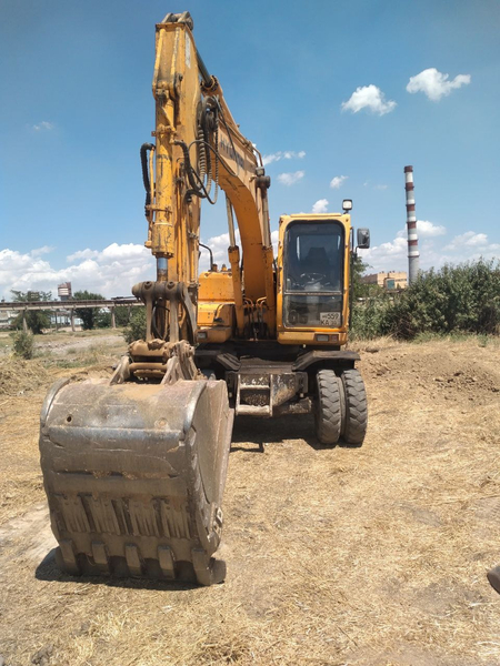 Ekskavator 1400 sotiladi