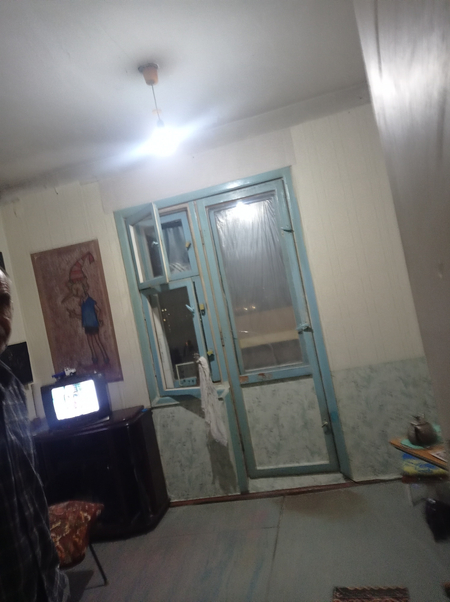 Срочно сдается в аренду квартира  Куйлук б от базара 3 астановка 2 ком