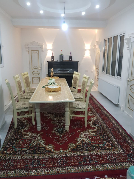 3xonali luxe beruni metroga qizlarga