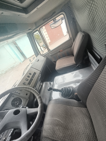 Mercedes     1524