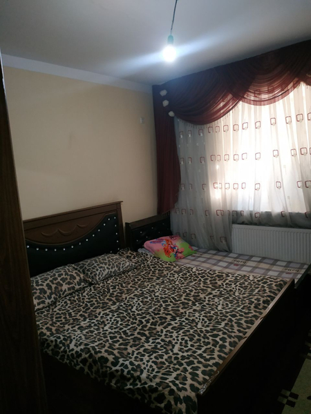 Продается двух комнатная квартира на первом этаже. Янгихаятсий район.