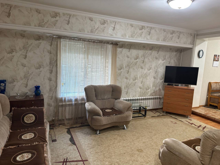 Продаётся 1/1/4 на Ц-5 ор р Лакосте