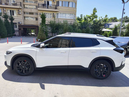 Chevrolet Menlo электромобиль белый 2021