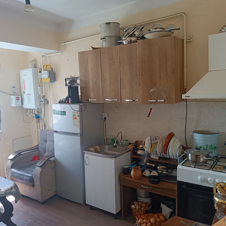 2 xonali uy sotiladi 1 etaj mebelari bilan 57 m2 podvoliyam bor