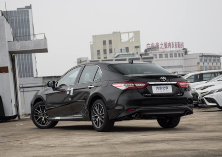 Toyota Camry 2.5Q Ultimate (2023)