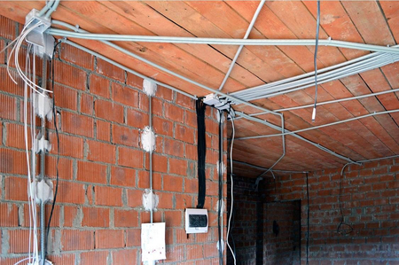 Elektrika va santexnika ishlareni qilamiz
