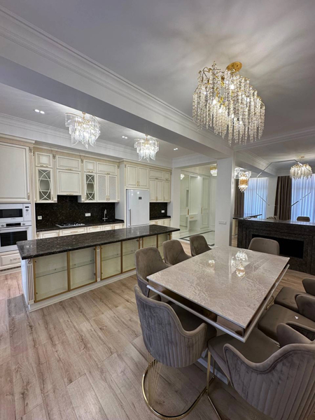 Сдается огромная 2х комнатная квартира в Жк Tiara Residence!