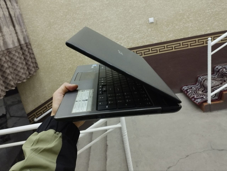 ASER notbook Sotiladi. Xotira 500 GB OZU-4 ZAaryat 20 minutga yetadi
