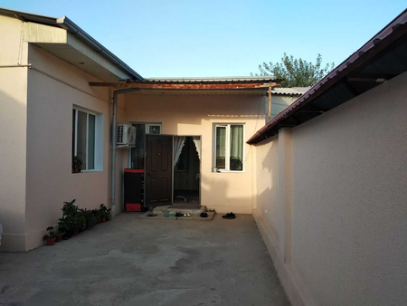 Hovli barcha jihozlari bilan sotiladi, hamma qulayliklarga ega