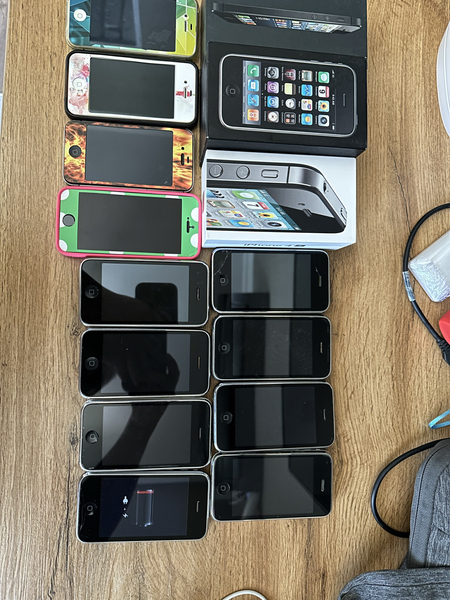 Продам все вместе iphone 3/4/5