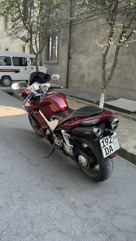 Honda VFR 800 Interceptor 2008 dok 100% toza