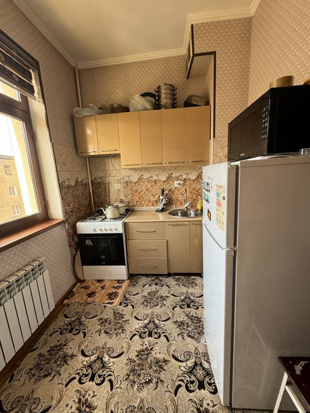 Феруза продаётся квартира 4/2/4