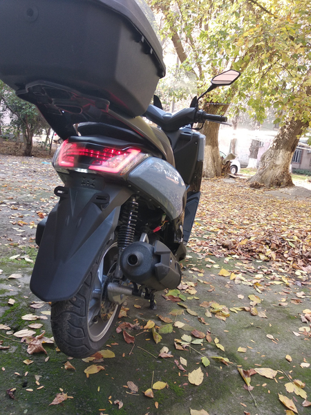 Продаю скутер марки N max 150сс в харошом састояние.