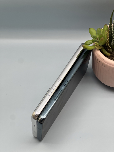 samsung z flip 1 sotiladi 8/256Gb snapdragon 855