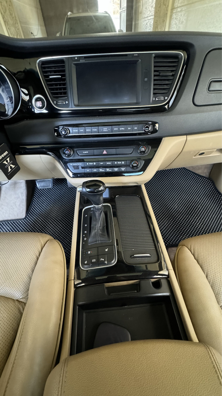 Срочно продаю свою KIA CARNIVAL 2015