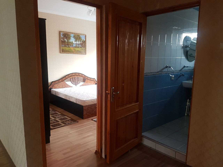 м.Ойбек кафе Точка Вкуса 3-комн 2/4 80 м² ремонт мебель техника