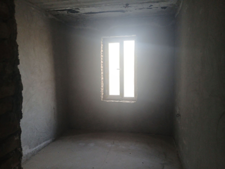 Saxirniy shifoxonasi qarama qarshisida yongi domdan 97 kv 3 xona