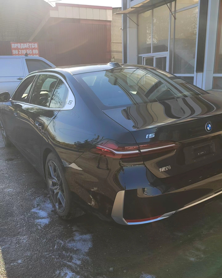 BMW i5 eDrive 35L 2024 sotuvda tayyor kredit ham mavjud shot spravka