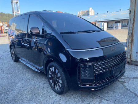 Hyundai staria qora