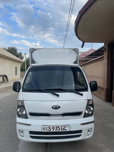 KIA bongo 1.2 tonna turbo.