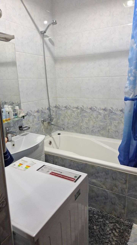 Срочно продам свою 5 комнатную квартиру с двором и подвалом