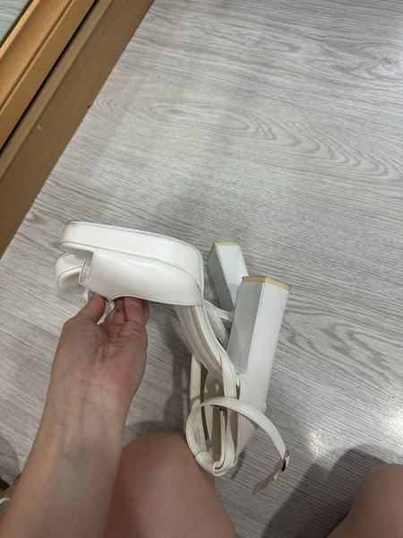 Продам босоножки женские 37 р
