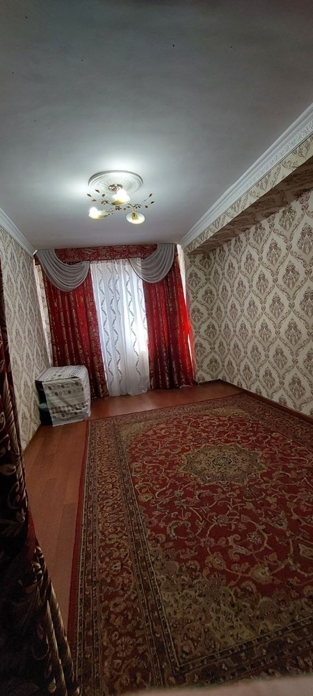 Askiya bozor oldida 3 xona arendaga qoʻyiladi