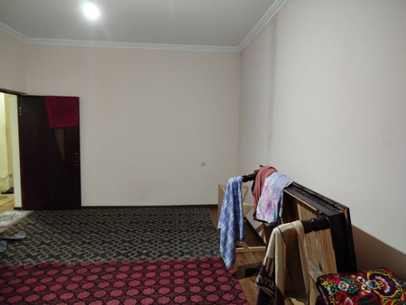 Asalobod 2 da 2.1.4 bankvskiy uy sotiladi 72kv oqip tel qlila