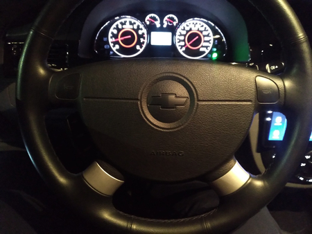 Продам руль и монитор от Lacetti