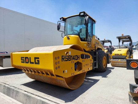 Грунтовый вибро каток SDLG модель RS8140H
