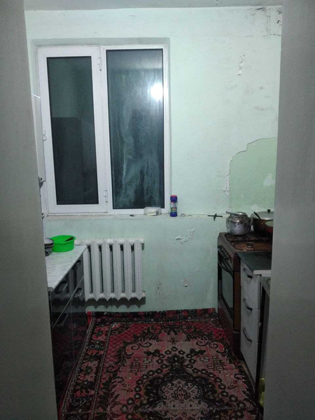 Северный Алмазар перекрёстка 13а/18а 2 комнотный 2 этаж 2*6 балкон