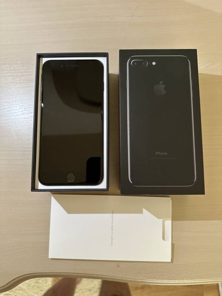 Продаю свой Iphone 7 plus black глянцевый