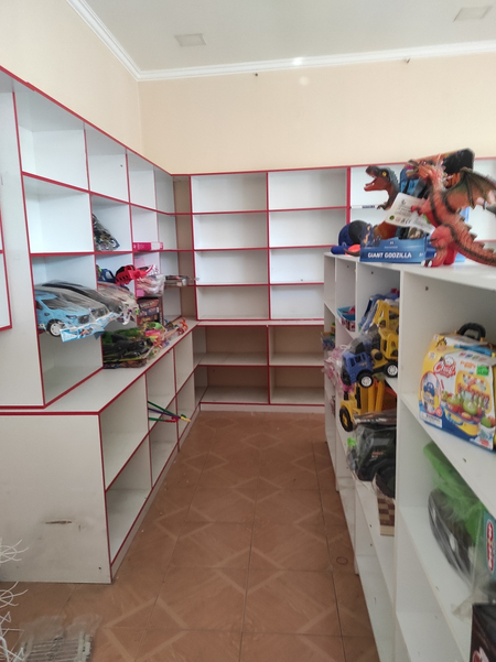 Продаются мебель и техника для магазина.