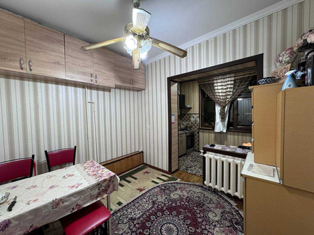 Юнусабад-18, 2/5/5 с ремонтом 61 м², балкон 2*6 м. Ипотека имеется=