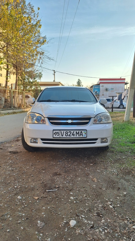 Lacetti 1.8.          ..