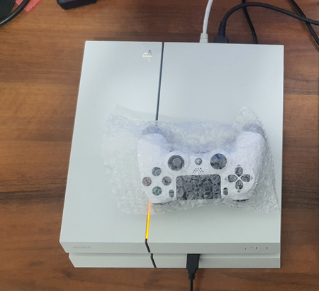 Ps4 slim playstation 9.03 sotiladi