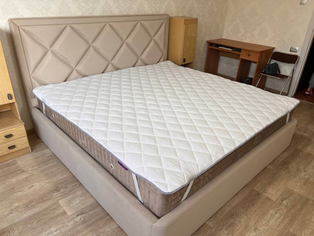 Двуспальная кровать