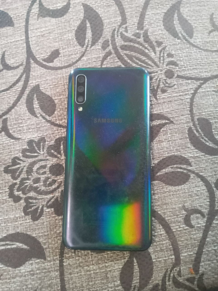 Samsumg A50 sotiladi