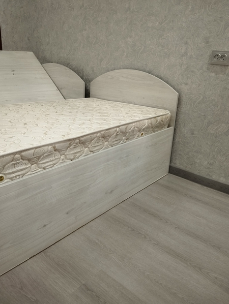 Продается кровать 2шт.с матрасом