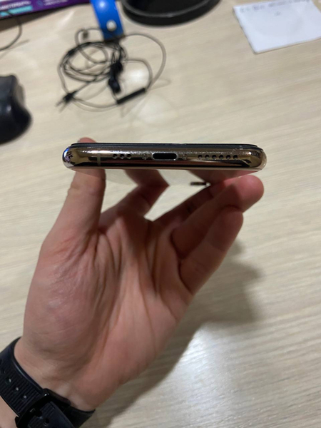 Iphone Xs 256 talik sotiladi