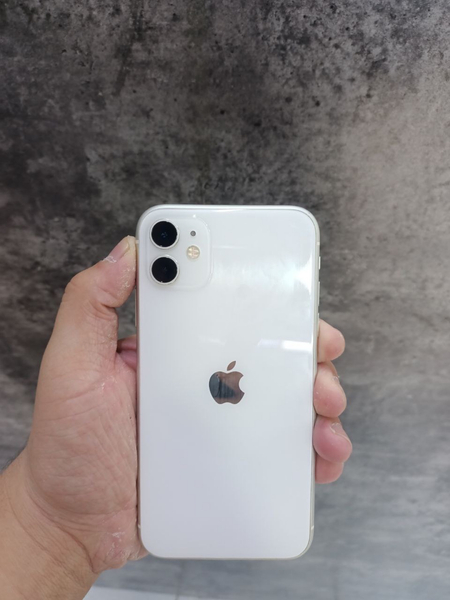 iphone 11  128 batareka 73