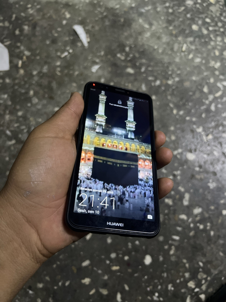 Huawei Y 7 +  SROCHNA sotiladi