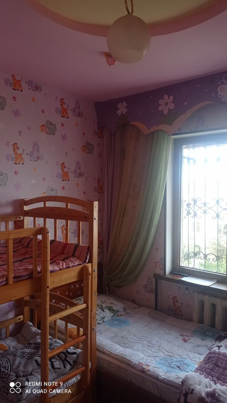 Yunusobod 19 kv 3/5/5 uy 90 kv srochna sotiladi 80.000$