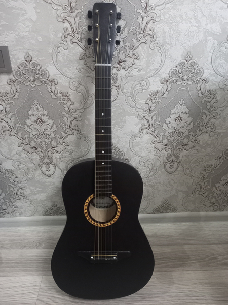 Gitara sotiladi zor