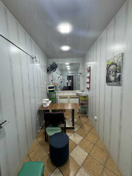 Салон сдается в аренду 150м2 Ор-р: Ц-5 вдоль дороги